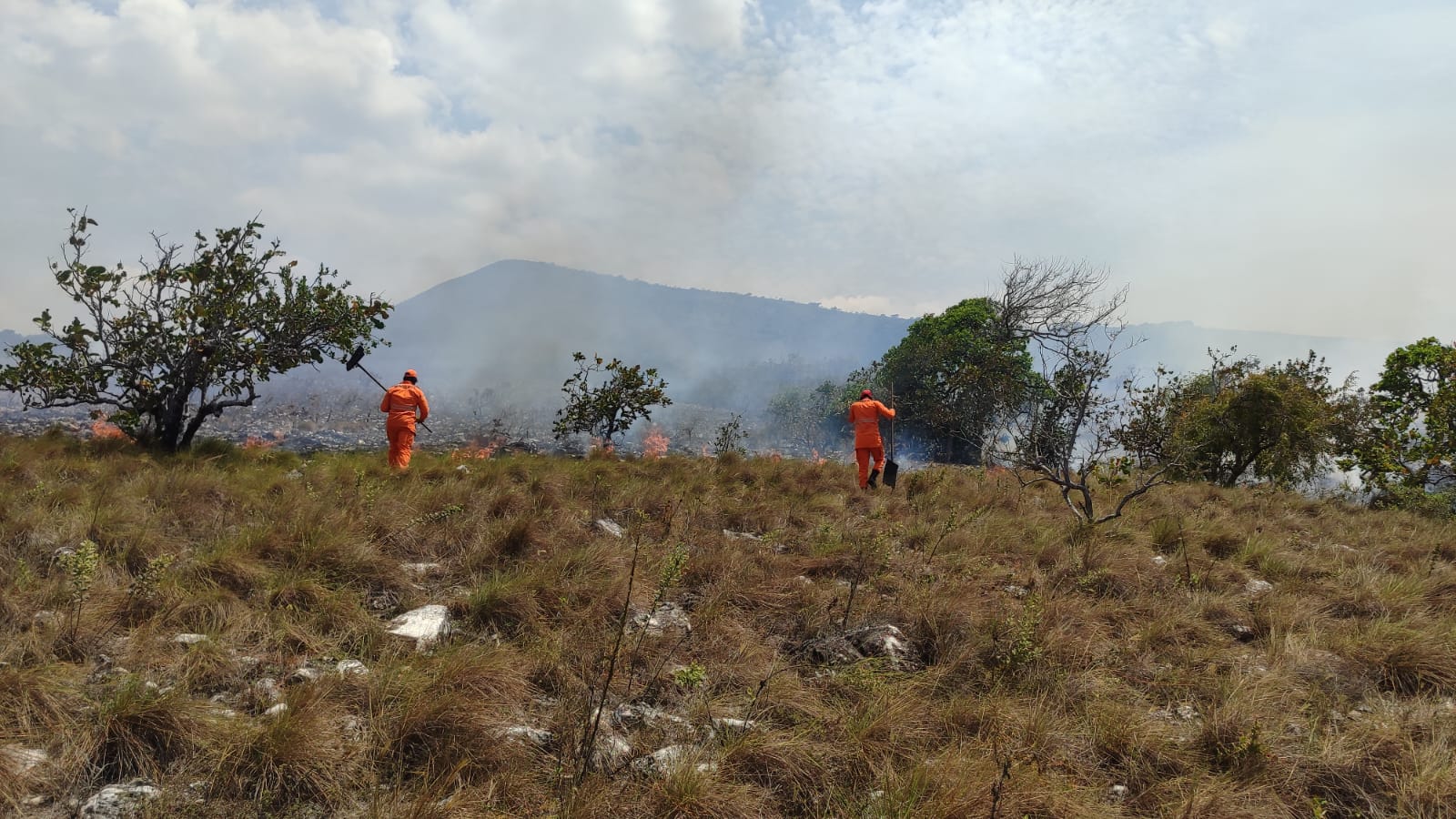 Combate às chamas na Serra da Miaba chega ao fim após dois dias de ...