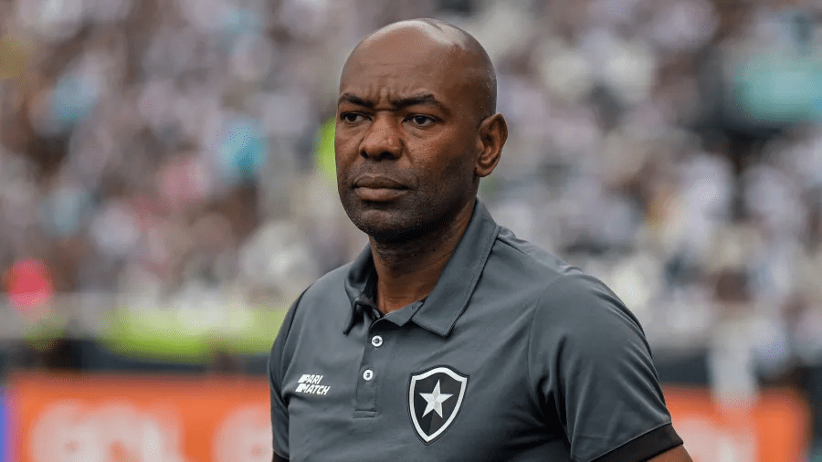 Confiança anuncia a contratação de Cláudio Caçapa como novo treinador ...